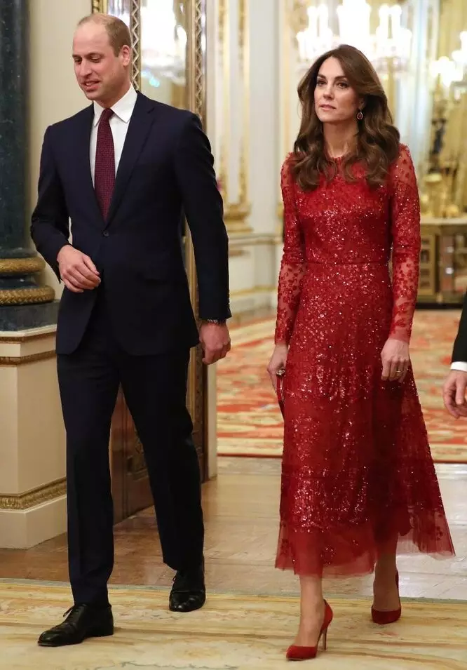 Kate Middleton di The Sparkling Ale Dress mengambil tetamu di penerimaan solo pertama Putera William 3318_3