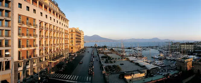 5 chúis le fanacht ag Grand Hotel Vesuvio i Napoli 34243_1