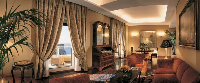 5 chúis le fanacht ag Grand Hotel Vesuvio i Napoli 34243_3