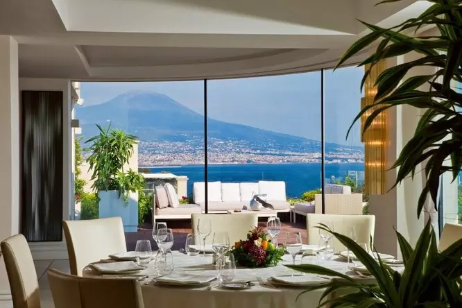 5 chúis le fanacht ag Grand Hotel Vesuvio i Napoli 34243_6