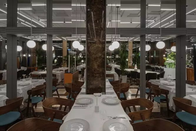 Regent Restaurant Meat Premium oleh Rico Alexey Pinsky menyajikan ruang baru 3440_2