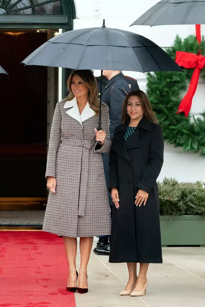 Top 5 omiljenih stvari Melania Trump, koji bi trebao imati u garderobu svake dame