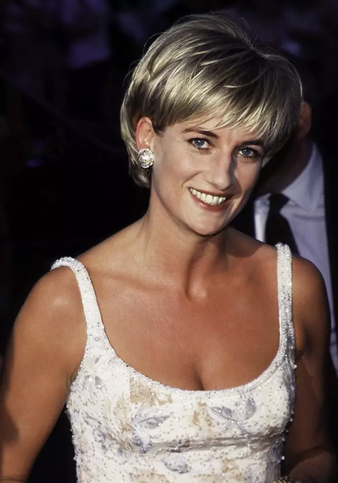 Kobe Binta, Princess Diana och 5 stjärnor, som dog som ett resultat av olyckor 3598_4