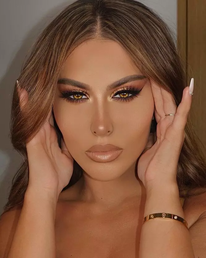 ماكياج المطاوع: 5 من أكثر الأمثلة غير الناجحة من contouring من النجوم 3657_4