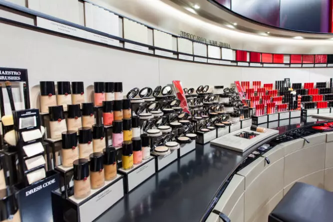 Parfumerie-cosmetische boutique Giorgio Armani Schoonheid geopend in Moskou 37140_1