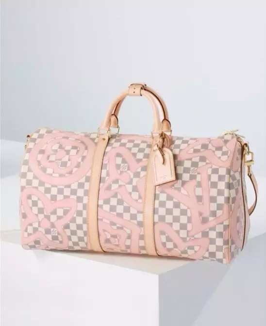 Ho an'ny sary amin'ny fahavaratra mety: 16 ny fitaovana 5 an'ny marika angano Louis Vuitton 37962_4