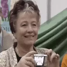 13 mga tanong at problema na nag-aalala sa bawat babaing bagong kasal. Sa gifs 38182_10