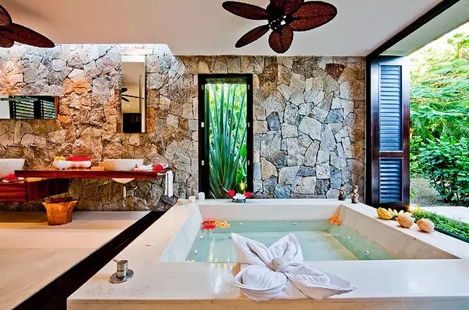Il est temps de partir en vacances: 6 villas avec des salles de bains élégantes pour ceux qui ont éteint de l'eau chaude 38797_5