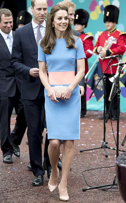 Wéi Kate Middleton: 9 Saachen déi an Ärem Kleederschaf soll sinn 38961_3