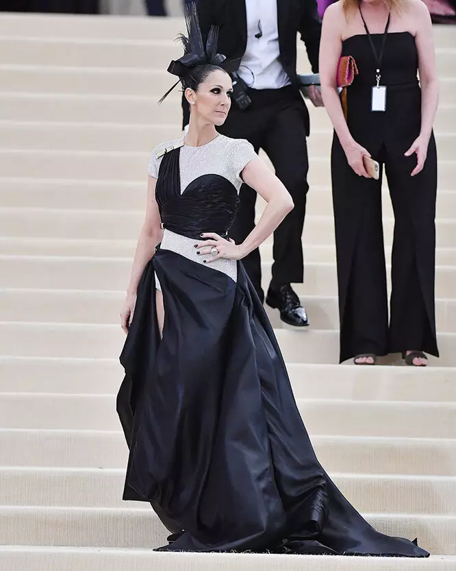 Kim, kwimuka: amashusho 5 ya Celine Dion, bigiye kuba igishushanyo gishya cya fashion 39776_4