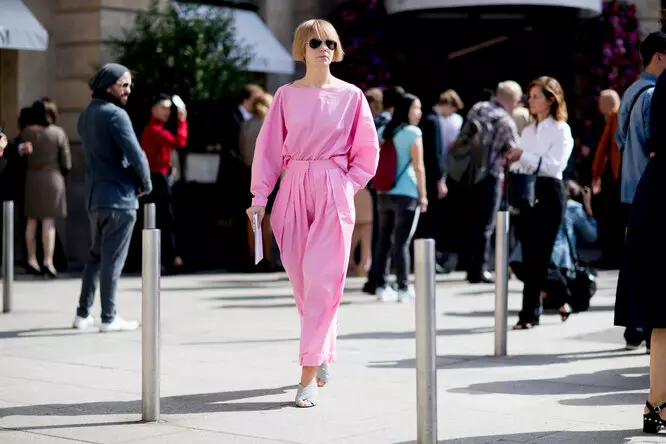 Berts, σακάκια και χρώμα Triumph: Streetail στην υψηλή εβδομάδα μόδας στο Παρίσι 39796_1