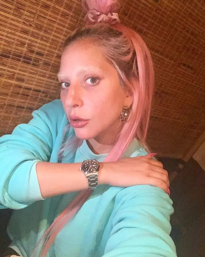 Pop-diva kan nie uitvind nie: Lady Gaga Shaved Wenkbroue en het eerlike selfie gewys sonder make-up 4064_2