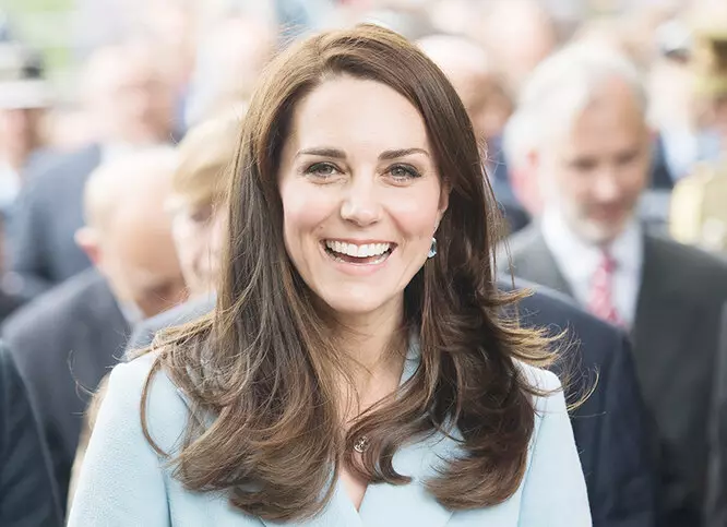 ສິ່ງທີ່ຢູ່ໃນເຄື່ອງສໍາອາງ Kate Middleton 41759_1