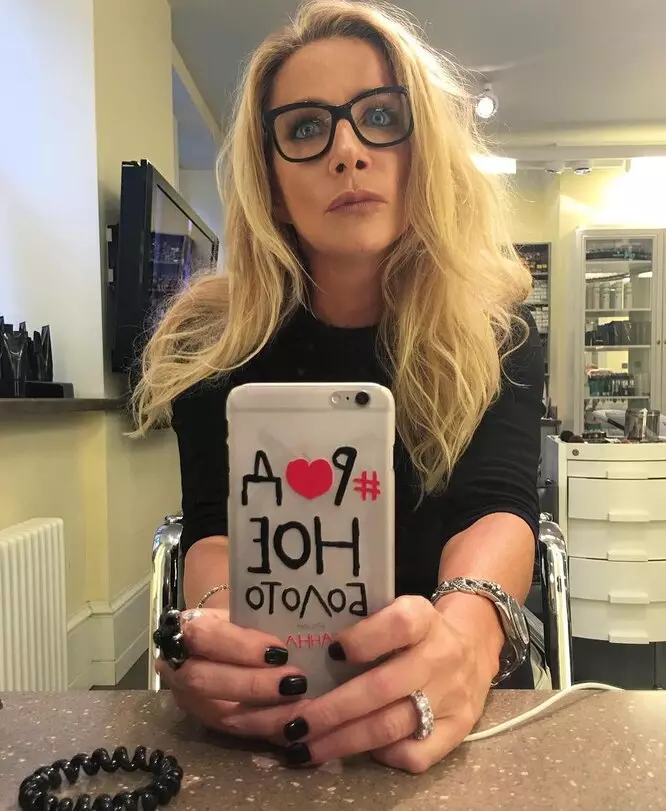 Ce saloane merg la Ksenia Sobchak și alte stele pentru a face să facă și să se așeze 41774_3