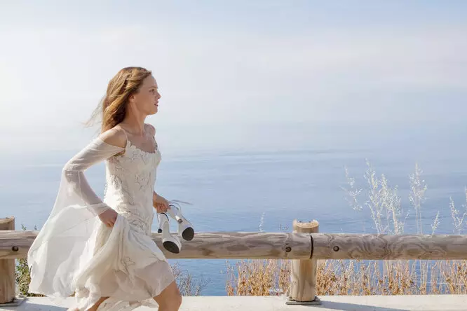 10 wedding dresses in the movie 419_10