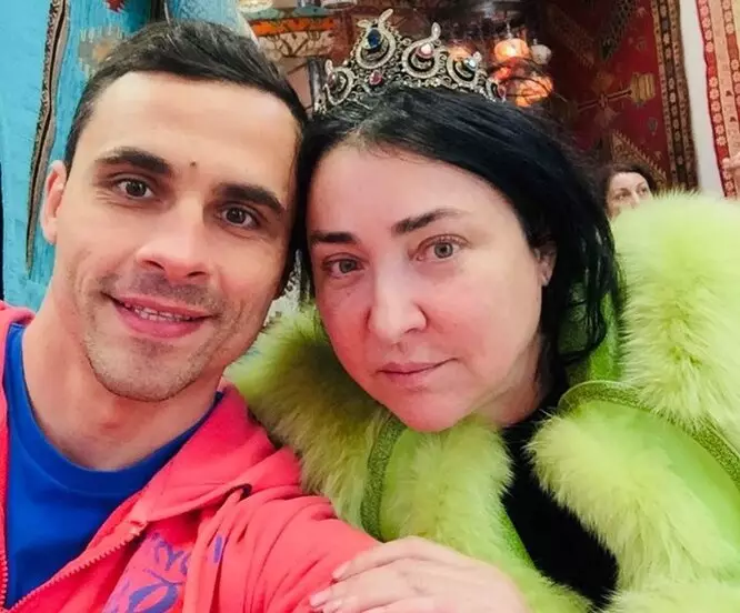 شوهر Milavskaya لولیتا او را با یک آرایشگر تغییر داد 421_2