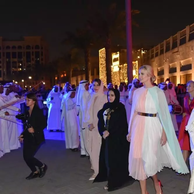 Ivanka Trump dans une "robe de fée" translucide attirée par Dubaï