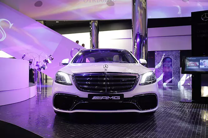 Wote kwa ajili yenu: Mercedes-Benz ina mpango mpya wa marupurupu ya S-Lounge 42543_3