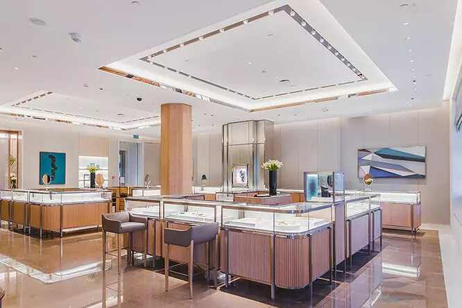 Boutique nke abụọ nke Tiffany & co. mepere emepe na Moscow. Ọ dị ọbụna ma ọ bụ ndị dara oké ọnụ 42586_2