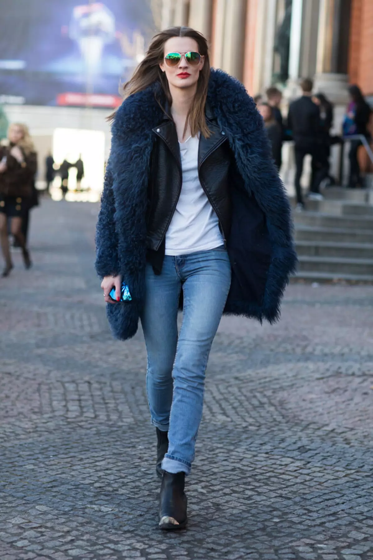 Ennuyeux ne sera pas: les blogueurs de mode montrent comment porter des jeans en automne 430_5