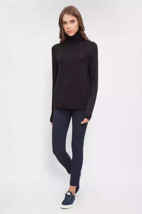 Qara Turtleneck: pis və ya yaxşı? 43739_6