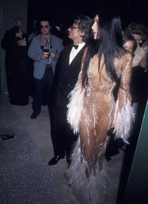 You do not get dressed?! 20 most scandalous dresses in history 43870_7