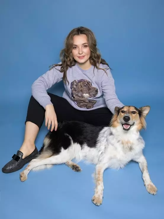 Symbol of the year: 4 Sweatshirt with dog prints from New Year's capsules Katya Dobryakova 44447_3