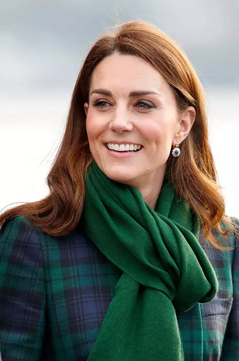Groen gunsteling: Ons kies klere vir die kleur van die oë soos Kate Middleton 4446_4
