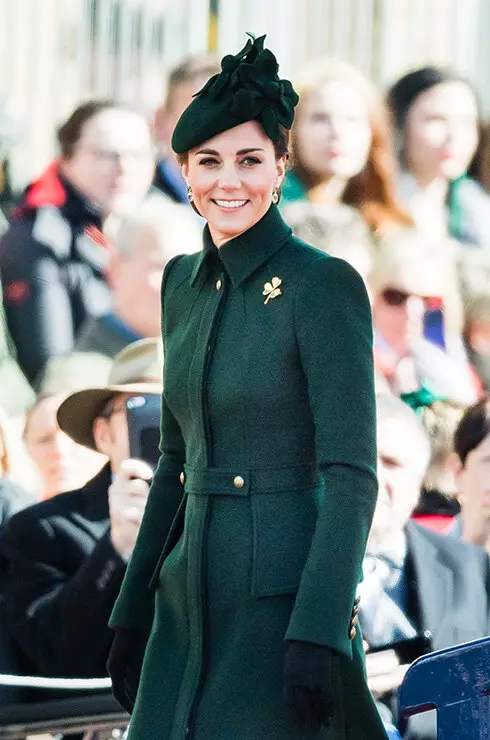 Groen gunsteling: Ons kies klere vir die kleur van die oë soos Kate Middleton 4446_5