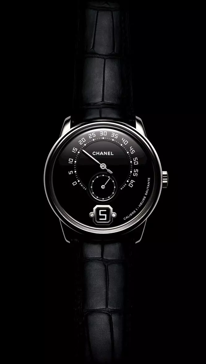 Meilleur cadeau pour la nouvelle année: Dans la boutique de Moscou, Chanel est apparue une montre de montre 44668_1