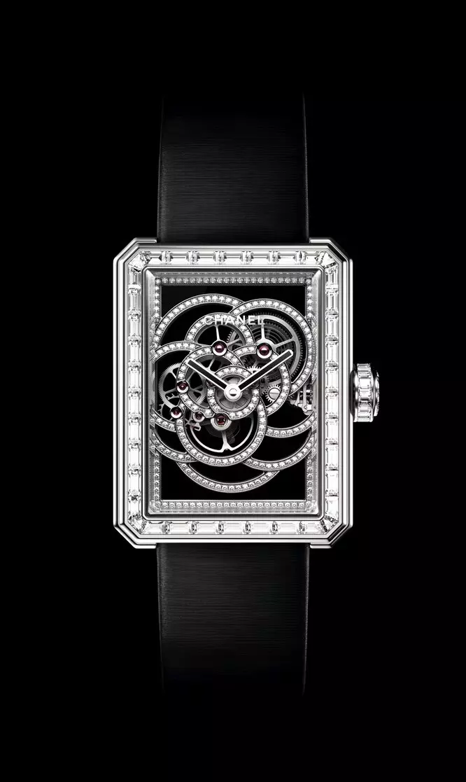 Meilleur cadeau pour la nouvelle année: Dans la boutique de Moscou, Chanel est apparue une montre de montre 44668_3