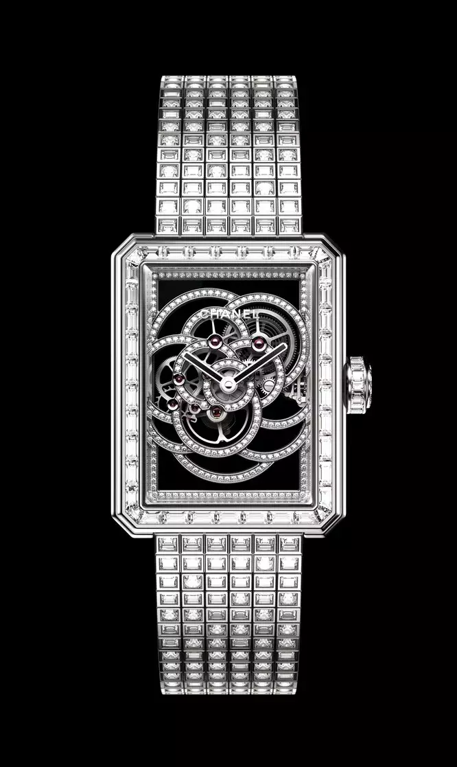 Meilleur cadeau pour la nouvelle année: Dans la boutique de Moscou, Chanel est apparue une montre de montre 44668_4