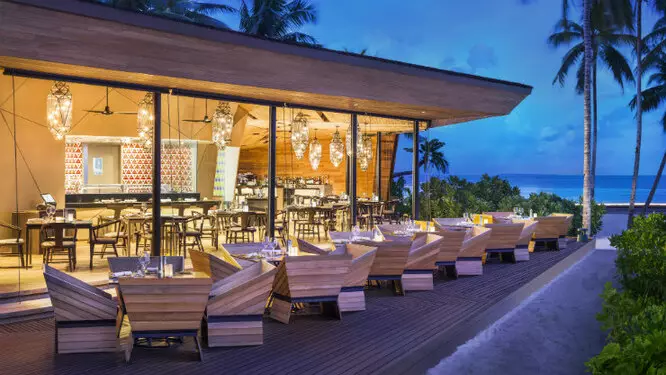 The St. REGIS MALDIVES VOMMULI RESORT has made a New Year entertainment program 45098_9