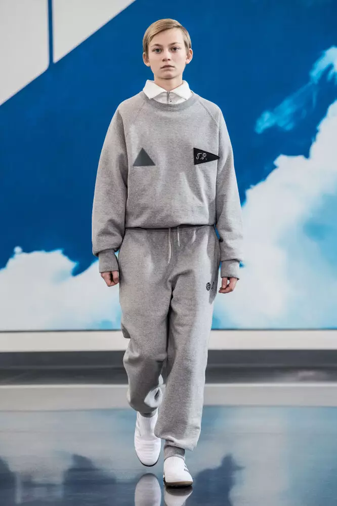Police, Gopnik and Burberry: 31 Onions from the show Gosha Rubchinskiy in Yekaterinburg 45171_1