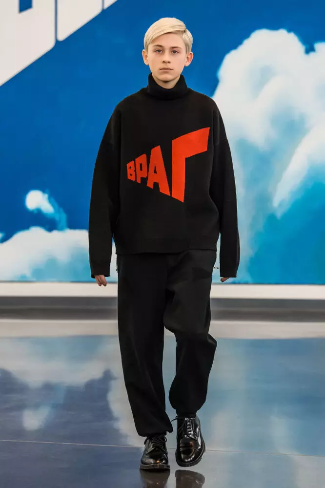 Police, Gopnik and Burberry: 31 Onions from the show Gosha Rubchinskiy in Yekaterinburg 45171_2