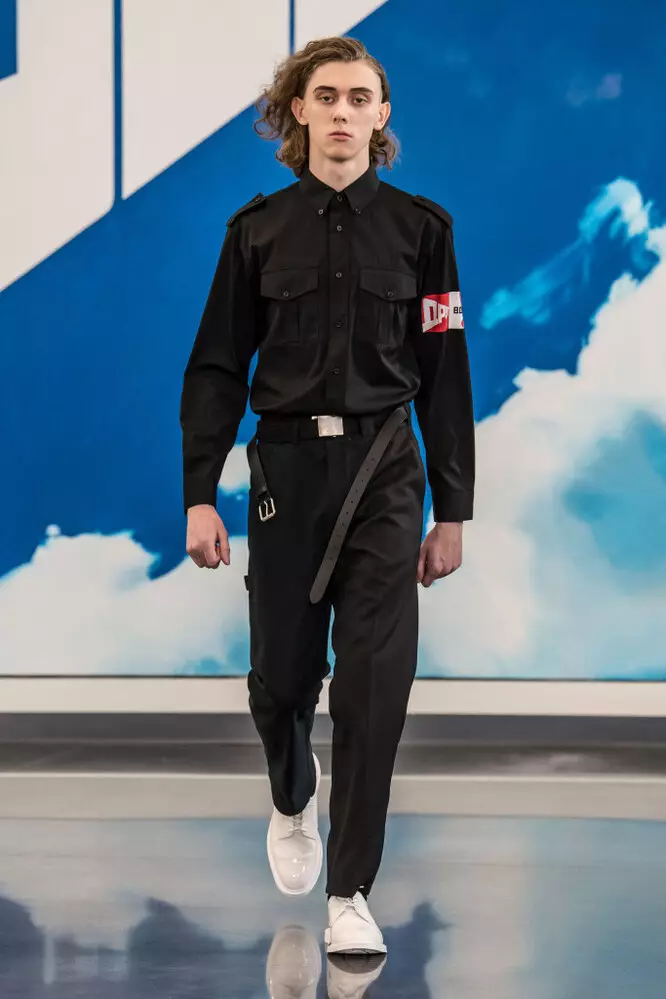 Police, Gopnik and Burberry: 31 Onions from the show Gosha Rubchinskiy in Yekaterinburg 45171_3