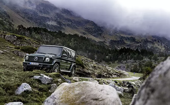 Mercedes-Benz released an improved model of the legendary G-class SUV 45515_2