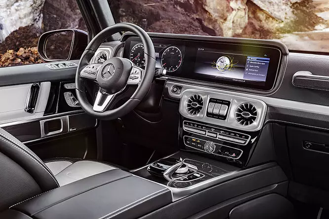 Mercedes-Benz released an improved model of the legendary G-class SUV 45515_4