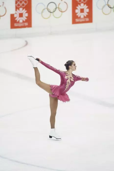 Hot Loda: the sexiest outfits of figure skater 45625_1