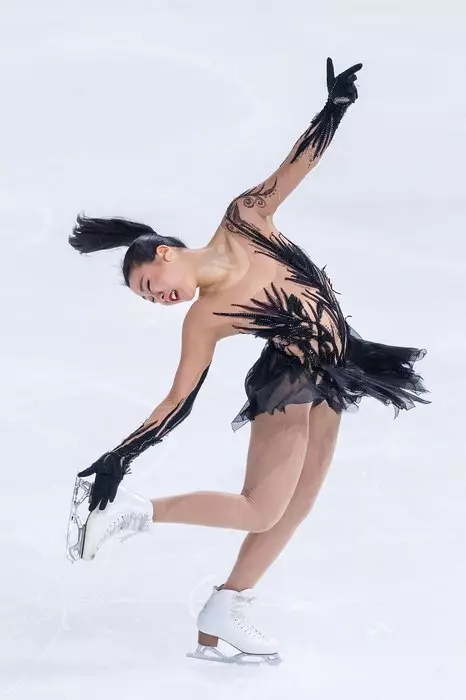 Hot Loda: the sexiest outfits of figure skater 45625_16