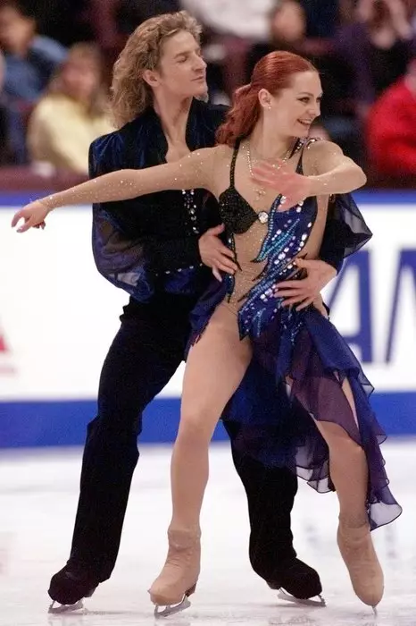 Hot Loda: the sexiest outfits of figure skater 45625_6