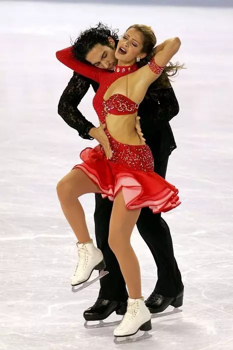 Hot Loda: the sexiest outfits of figure skater 45625_8