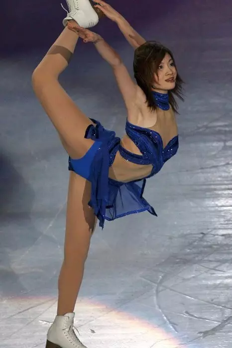 Hot Loda: the sexiest outfits of figure skater 45625_9