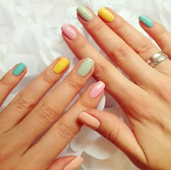 Idea terbaik untuk manicure pastel: cuba mereka semua musim bunga ini 4574_5