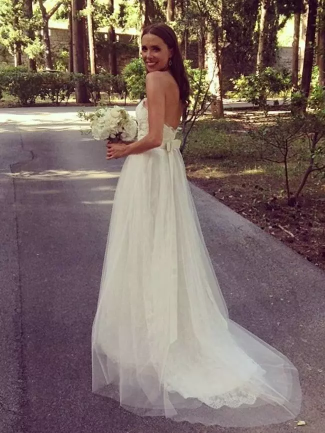 11 свадбени фустани на модни блогери, гледајќи кој сакам веднаш да се венчам 4588_3
