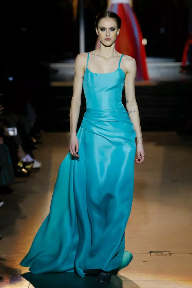 Own on the rest: 14 onions from the last show of the legendary designer Carolina Herrera 46062_10