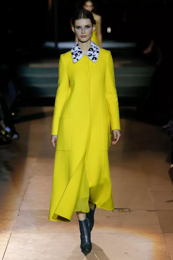 Own on the rest: 14 onions from the last show of the legendary designer Carolina Herrera 46062_3