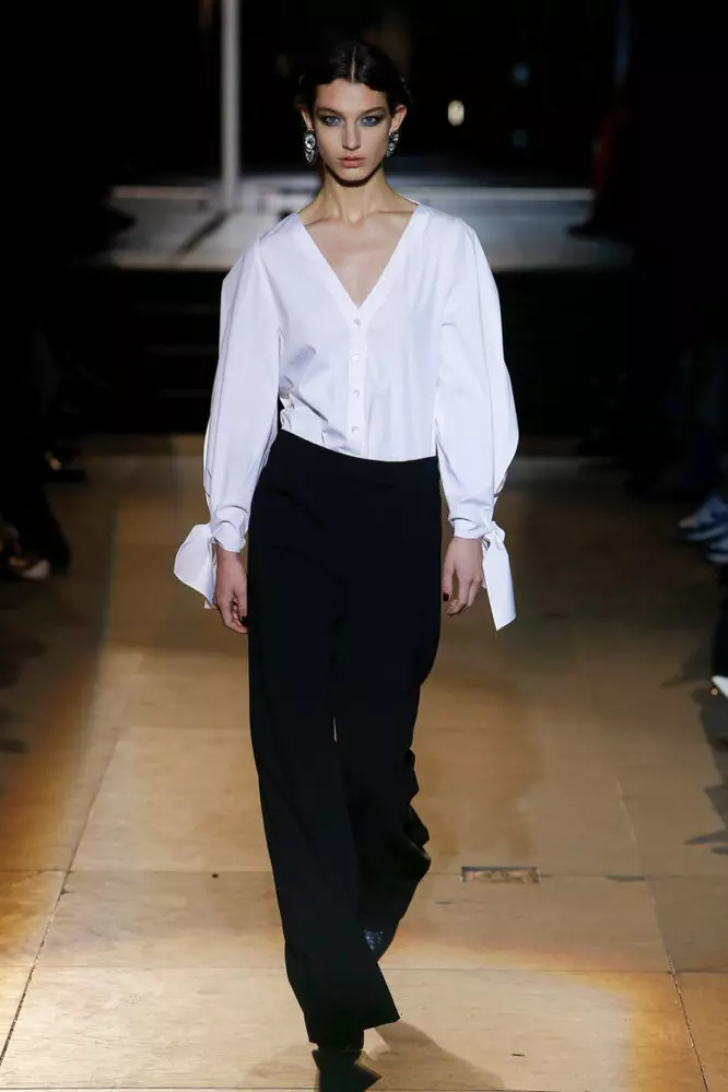 Own on the rest: 14 onions from the last show of the legendary designer Carolina Herrera 46062_6