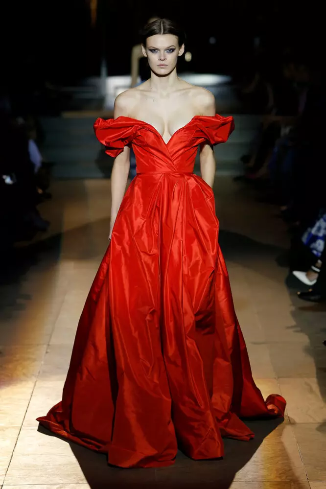 Own on the rest: 14 onions from the last show of the legendary designer Carolina Herrera 46062_9