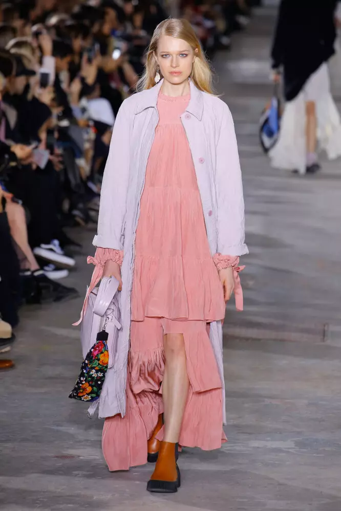 Cutting dresses and crumpled costumes: 16 trend images 3.1 Phillip Lim 46087_11